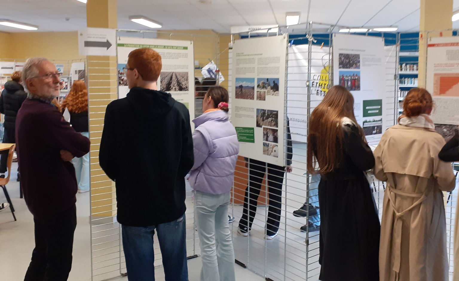 Fast Fashion : Et si on changeait notre manière de consommer ? - Lycée JBLT